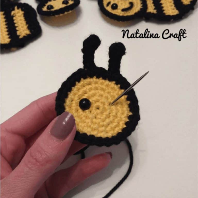 Bee Applique Crochet Pattern - Free - Natalina Craft
