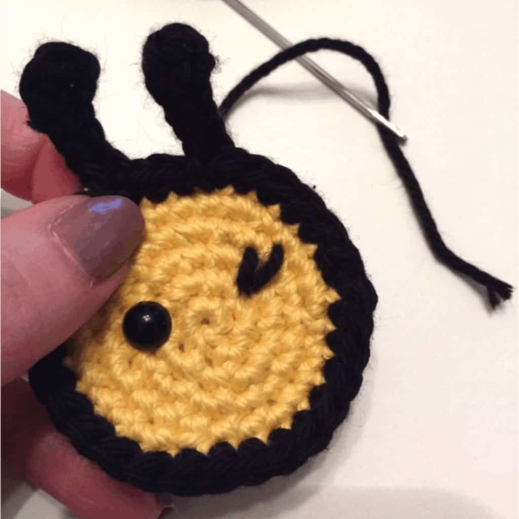 Bee Applique Crochet Pattern - Free - Natalina Craft