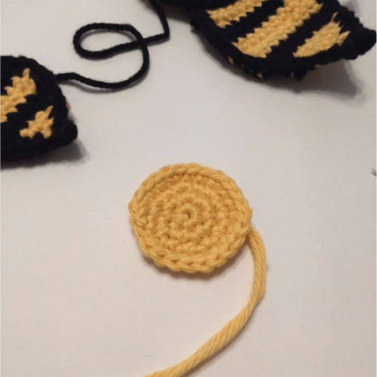 Bee Applique Crochet Pattern - Free - Natalina Craft