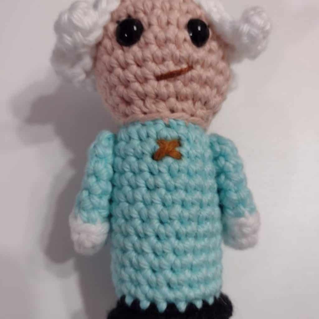 Queen Elizabeth Crochet Pattern - Free - Natalina Craft