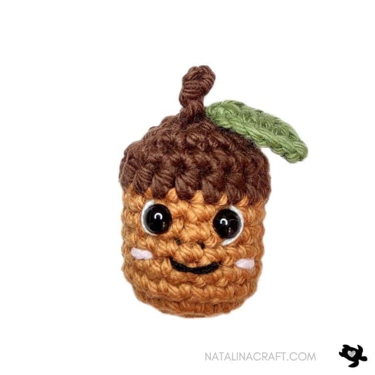 No-sew Crochet Acorn - Free pattern - Natalina Craft