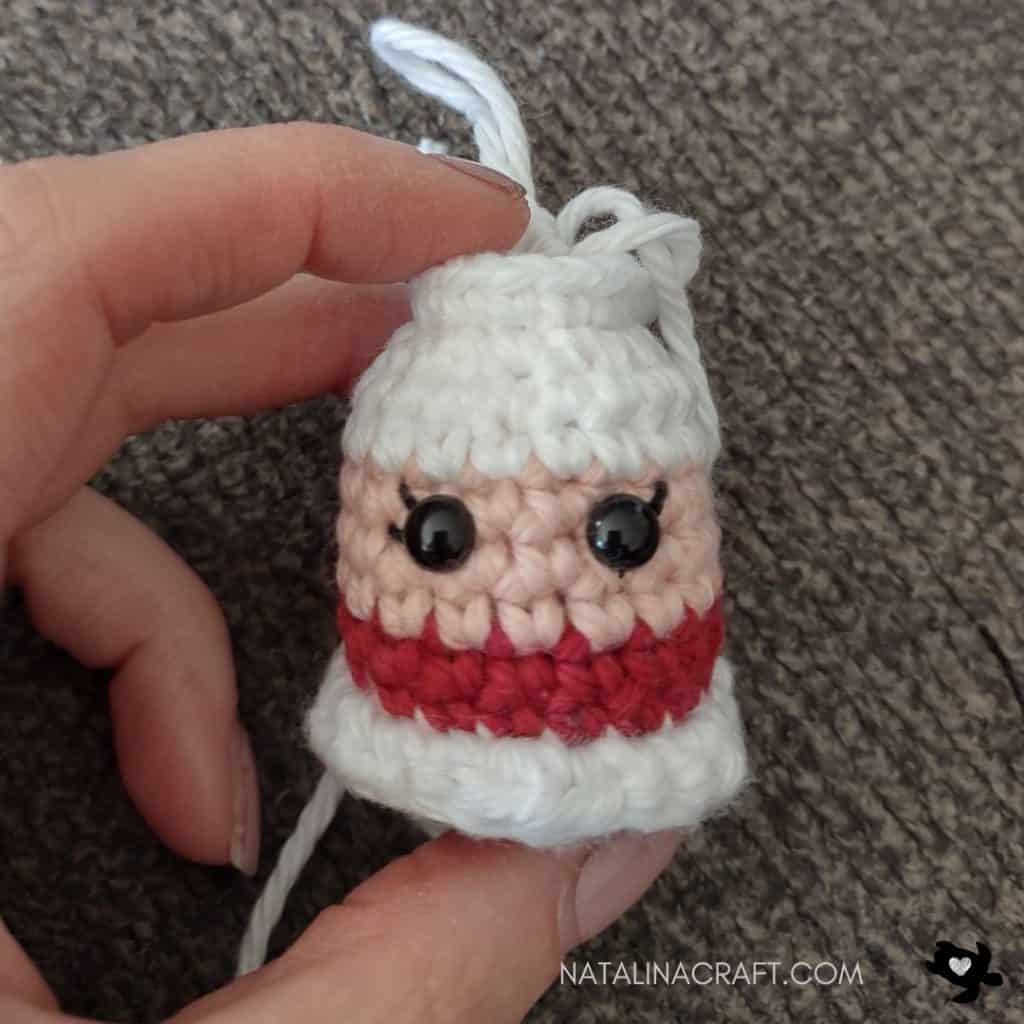 No-sew Crochet Mrs. Claus - Free crochet pattern - Natalina Craft