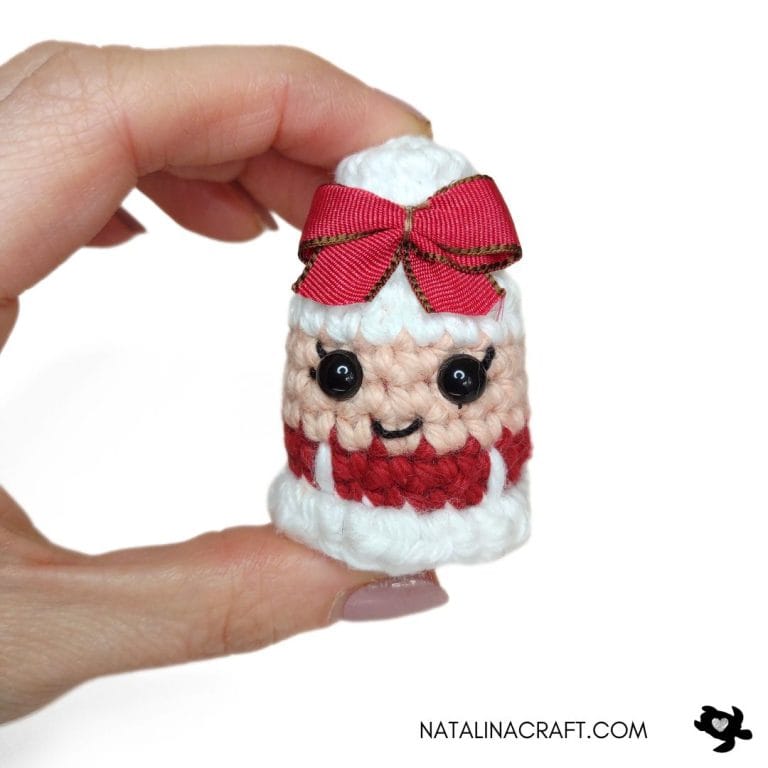 No-sew Crochet Mrs. Claus - Free crochet pattern - Natalina Craft